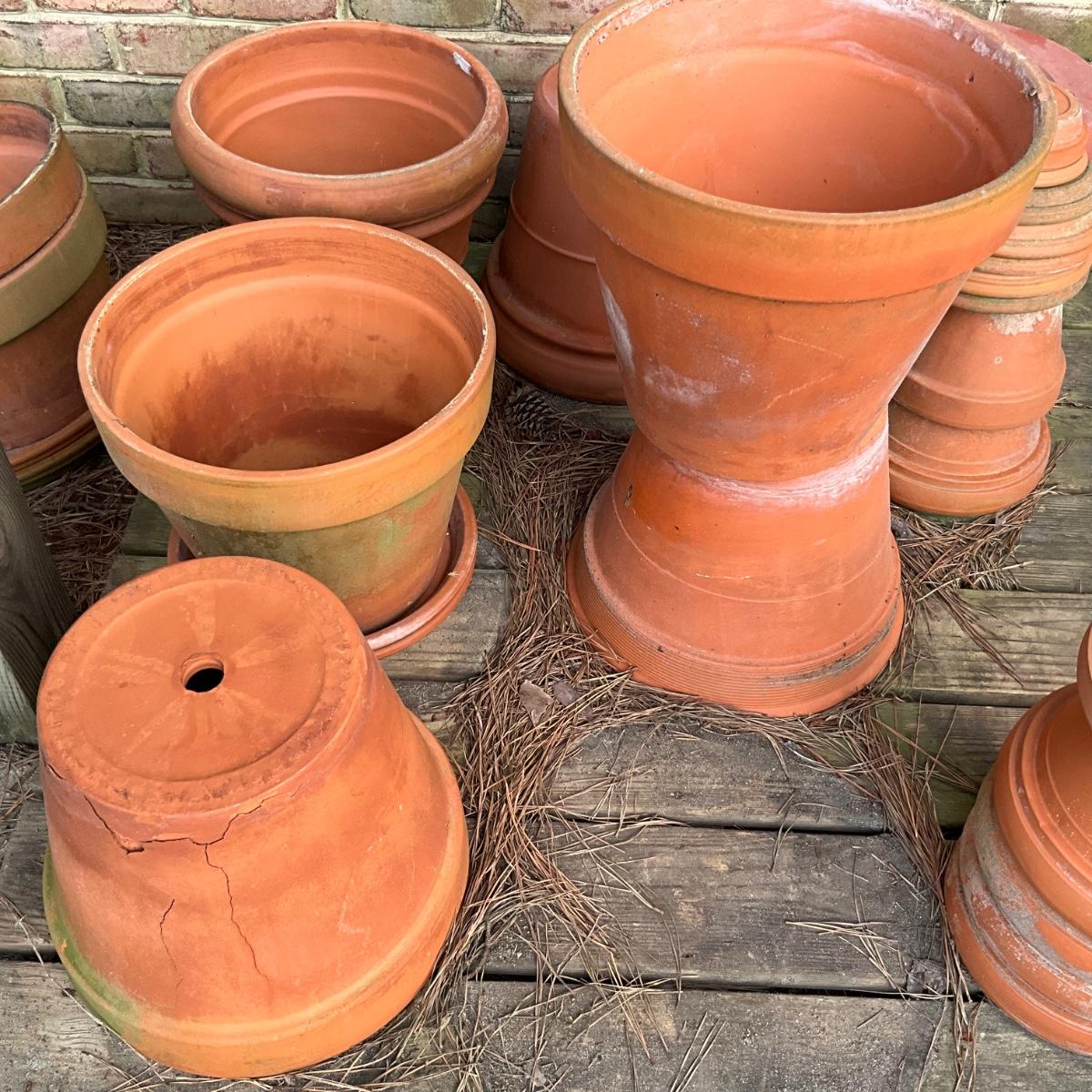 O1250 Lot of Four Terra Cotta Flower Pots | EstateSales.org