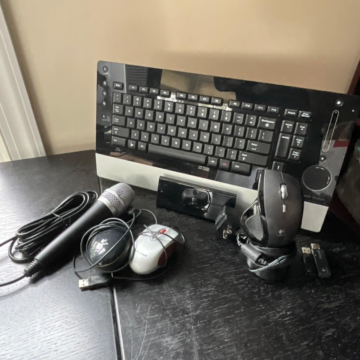 Do1313 Logiteck Bluetooth Wireless Keyboard And Mouse With Accessories
