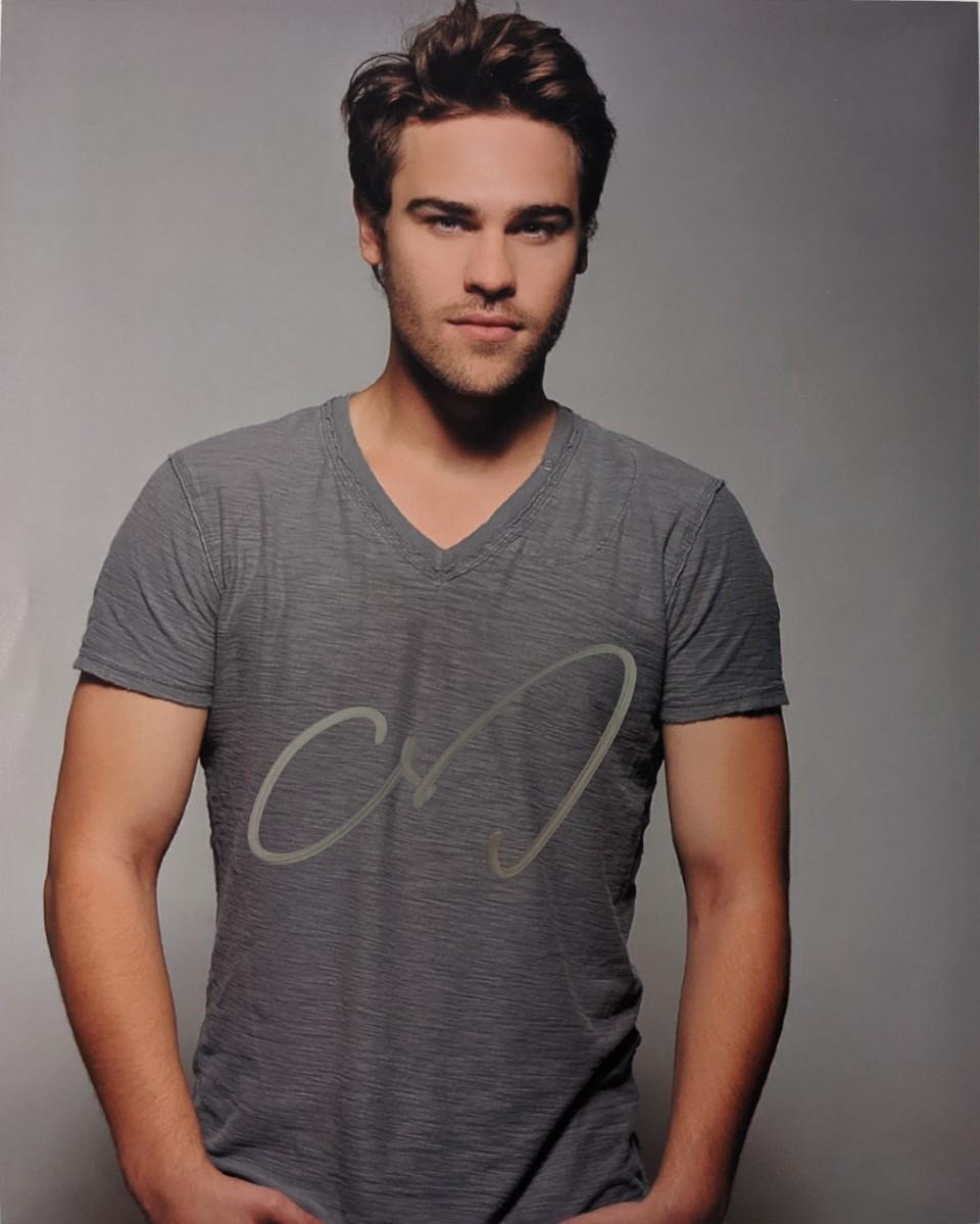 Grey Damon signed photo | EstateSales.org