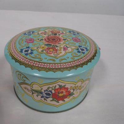 Set of Three Painted English Tin Items Designed by Daher Long Island ...