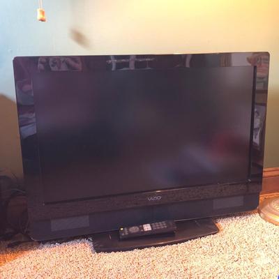 LOT 55M: Vizio TV Model VW32L HDTV40A w/ Remote | EstateSales.org