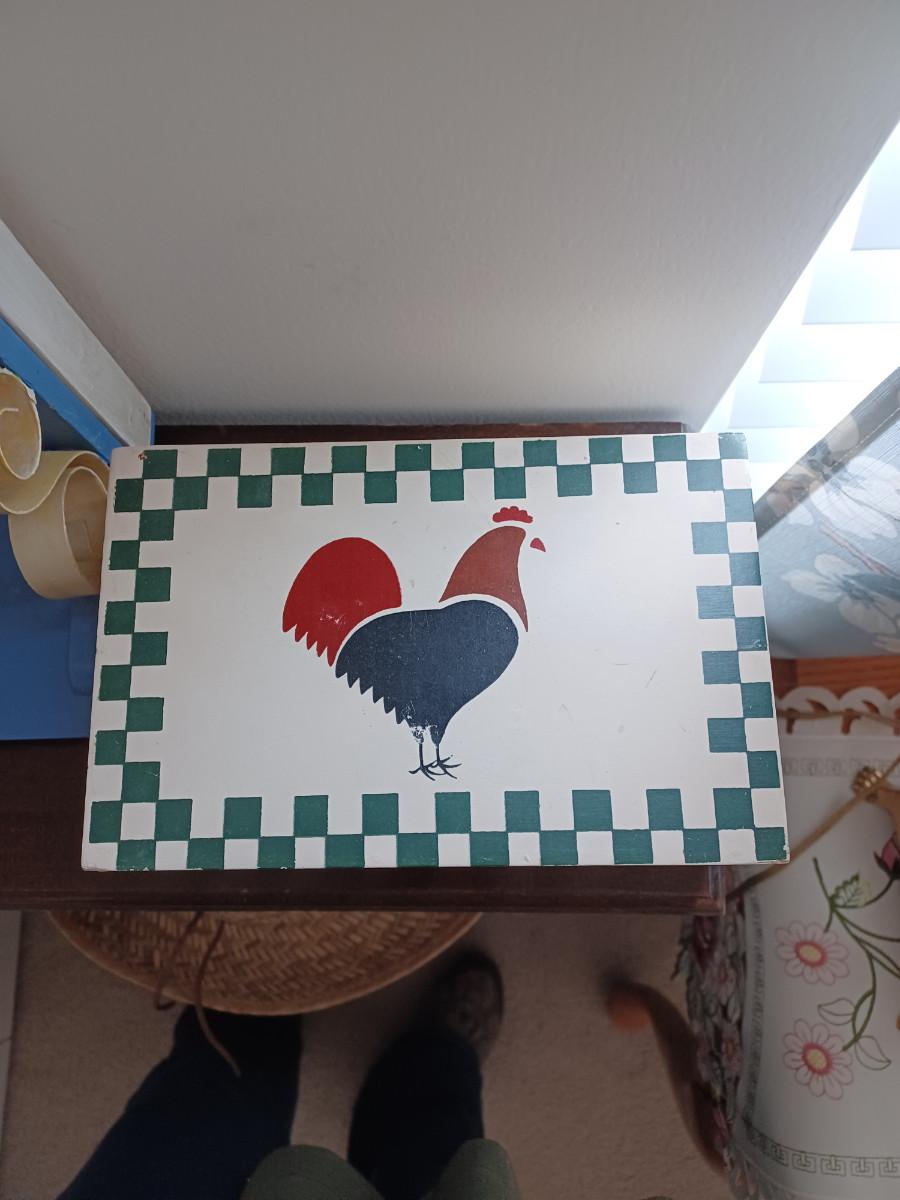 Wooden Rooster Box | EstateSales.org