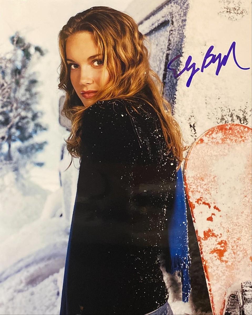 The Mountain Elizabeth Bogush signed photo | EstateSales.org