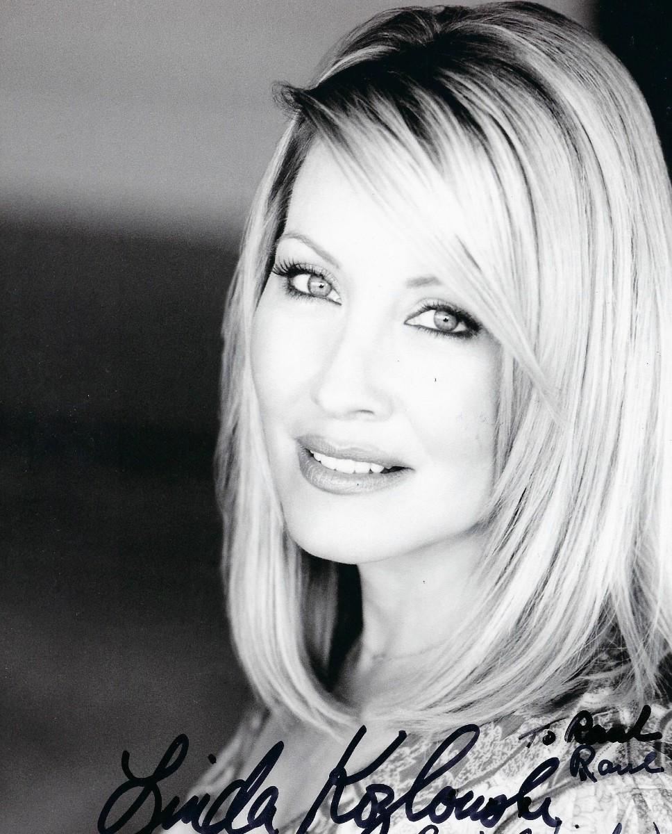 Linda Kozlowski "Crocodile Dundee" signed photo | EstateSales.org