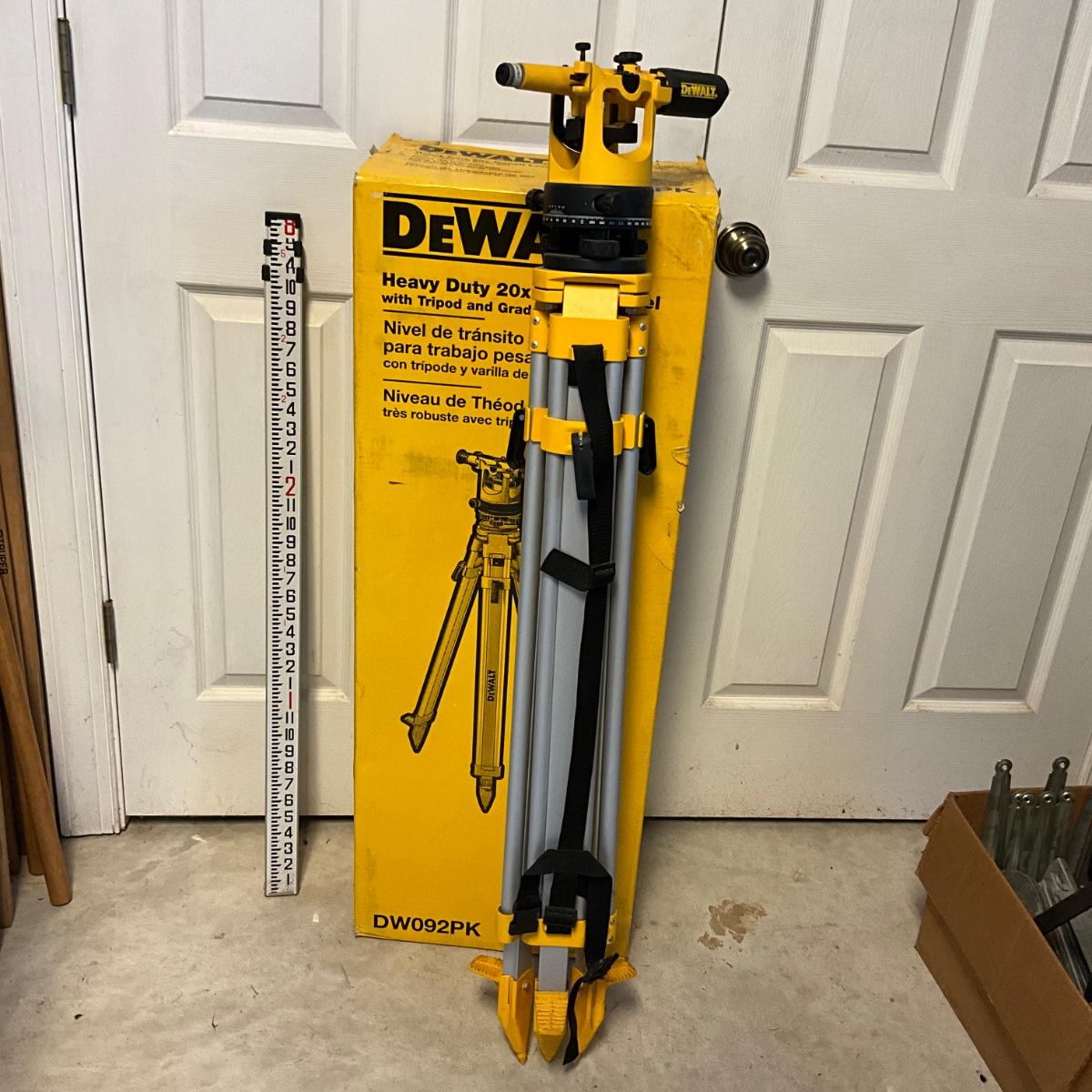 S1578 Dewalt 20X Transit Level | EstateSales.org