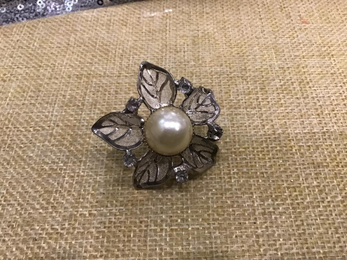 Vintage Pin | EstateSales.org