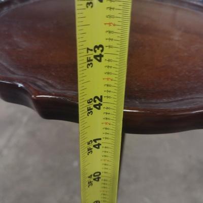 Vintage Solid Wood Pie Crust Plant Stand | EstateSales.org