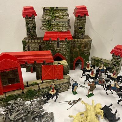 Vintage Marx Medieval Castle Fort Playset | EstateSales.org