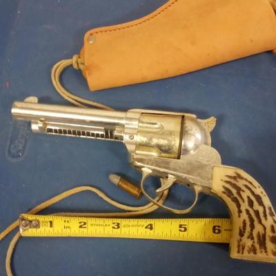 LOT 135 MATTEL SHOOTIN SHELL CAP GUN WITH LEATHER HOLSTER | EstateSales.org