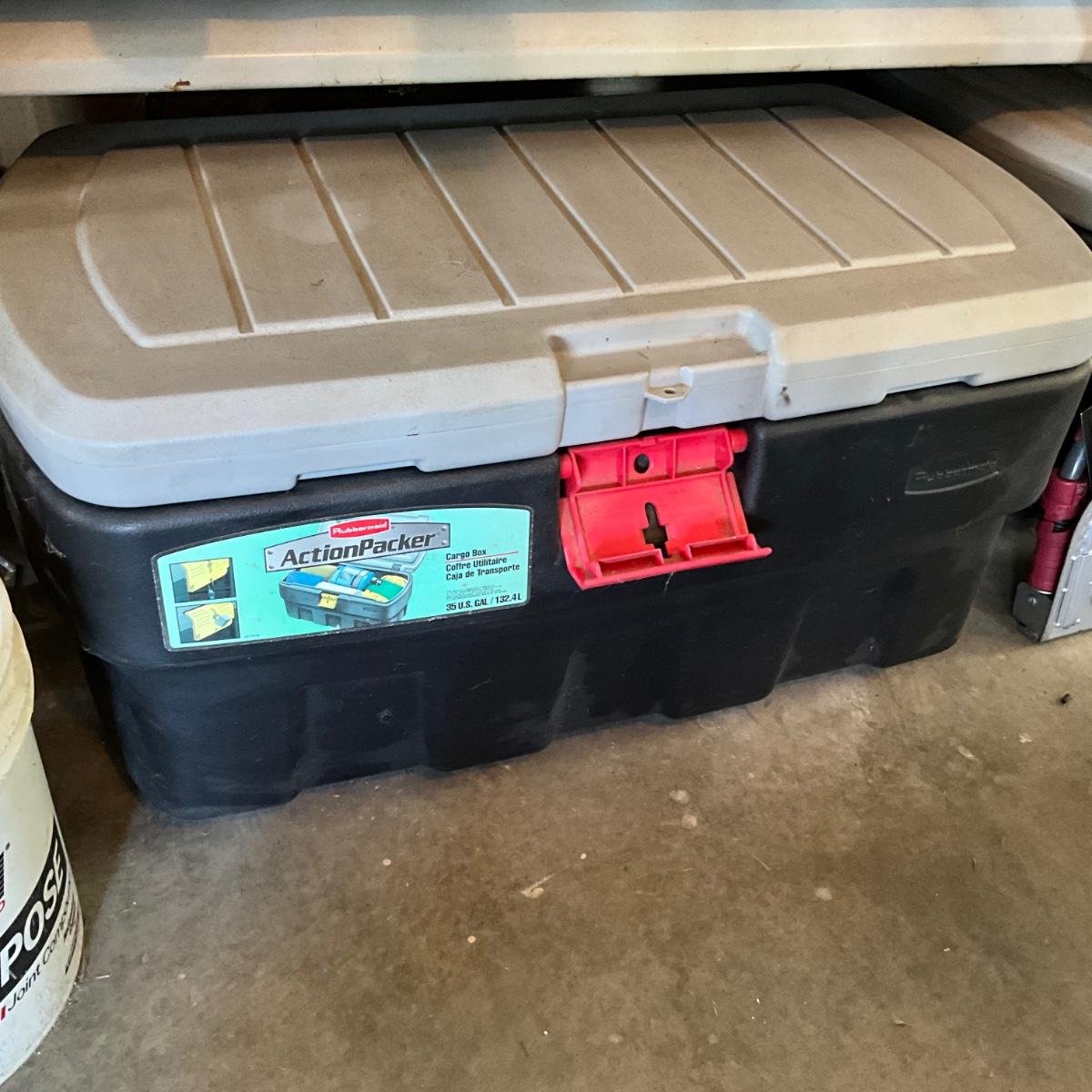 G1899 Rubbermaid 35Gal Action Packer Storage Container | EstateSales.org