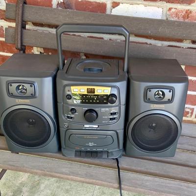 LOT:29G: Emerson Stereo System Modle PD6718 with CD/Cassette Players ...
