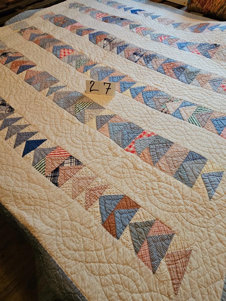 Handmade quilts | EstateSales.org
