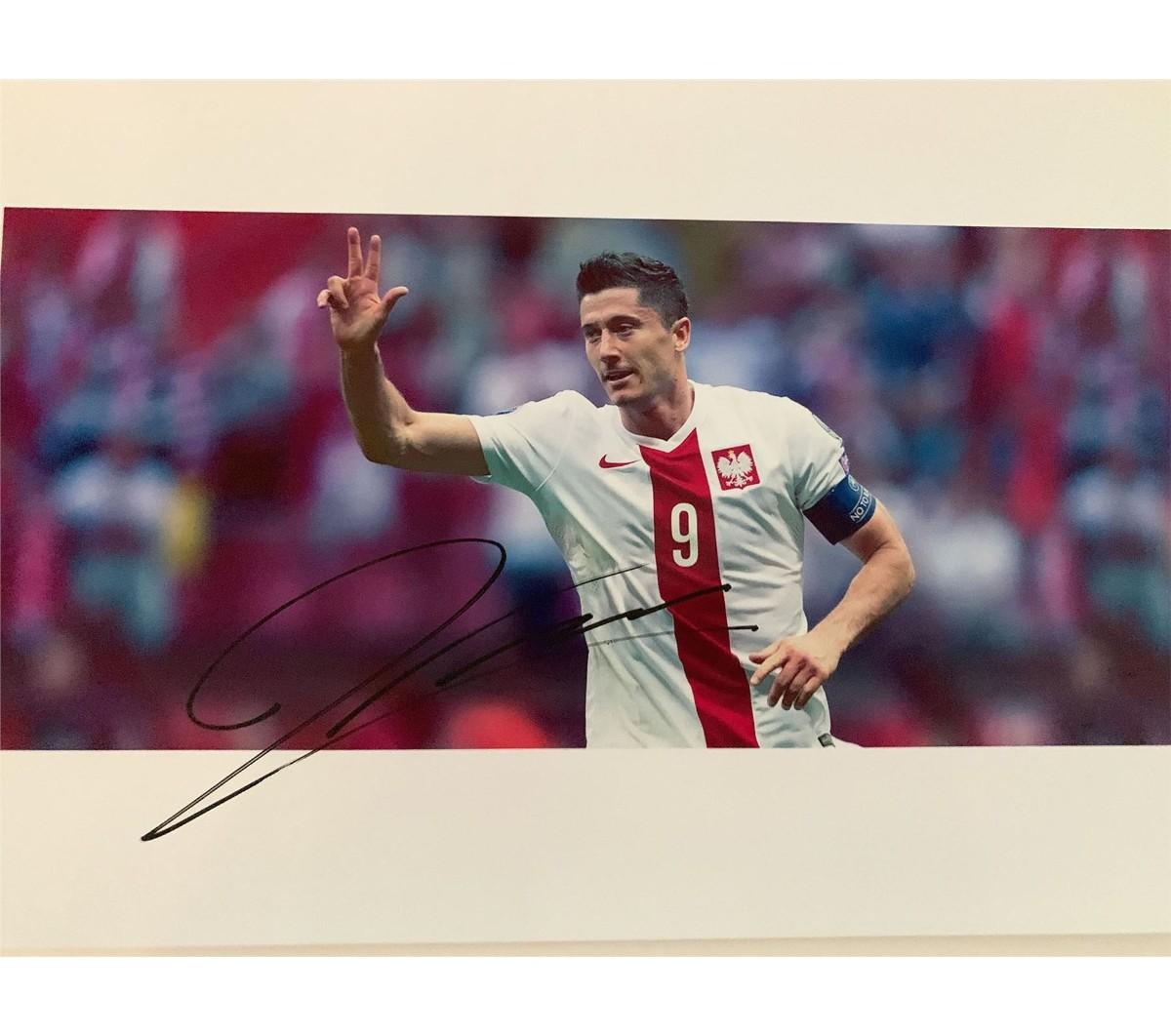 Poland Soccer Captain Robert Lewandowski signed photo | EstateSales.org