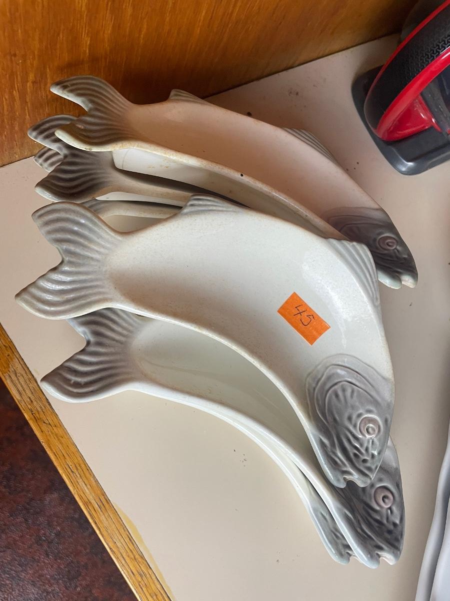SET of FISH SHAPED Bone dishes | EstateSales.org