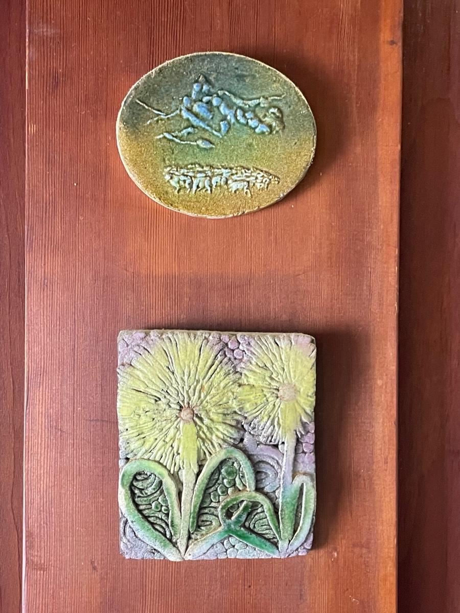2 small ceramic painted plaques. | EstateSales.org