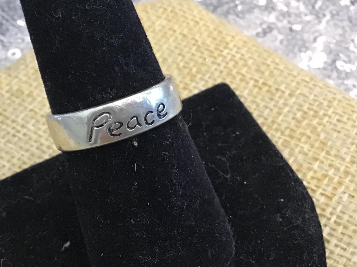 Sp 925 Peace Ring | EstateSales.org