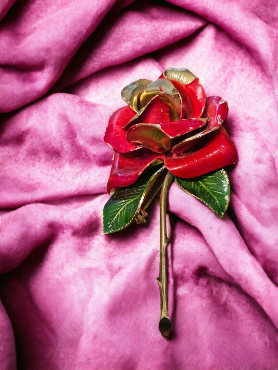 VINTAGE PIN | EstateSales.org