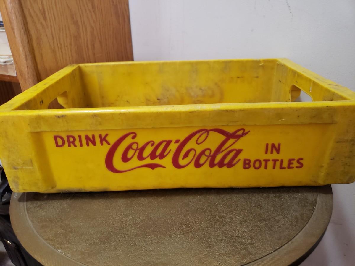 Coca-Cola Tray yellow vintage | EstateSales.org