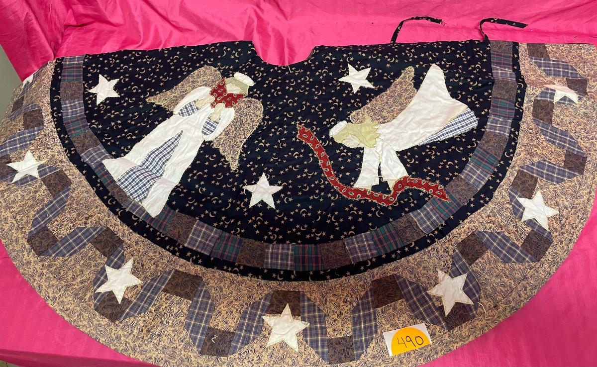 Angel tree skirt | EstateSales.org