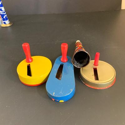 LOT:31G: Vintage New Years Eve/ Party Noise Maker Featuring Kirchnof ...