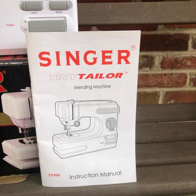 LOT 160M: Singer Tiny Tailor Mending Machine TT700 w/ Box & Manual & A Plethora of Sewing ...