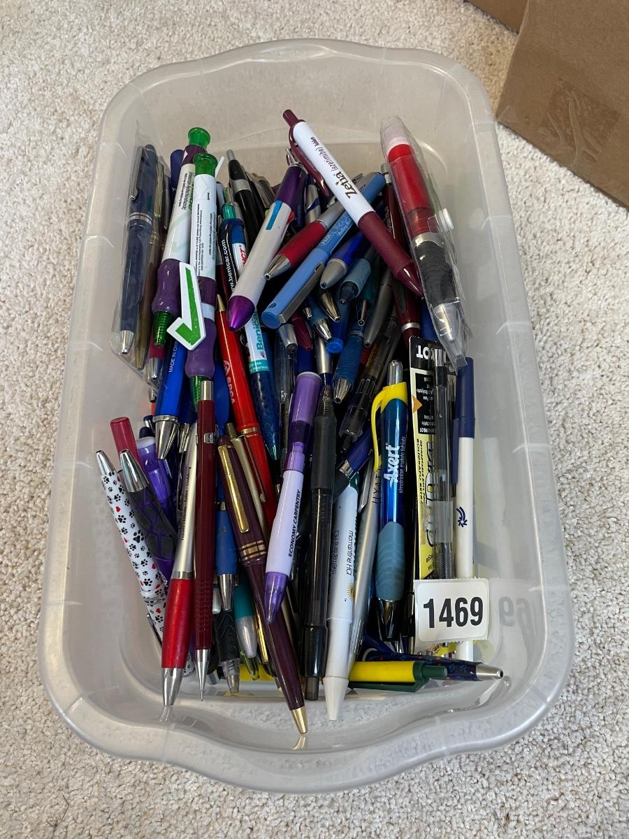 Pen assortment | EstateSales.org