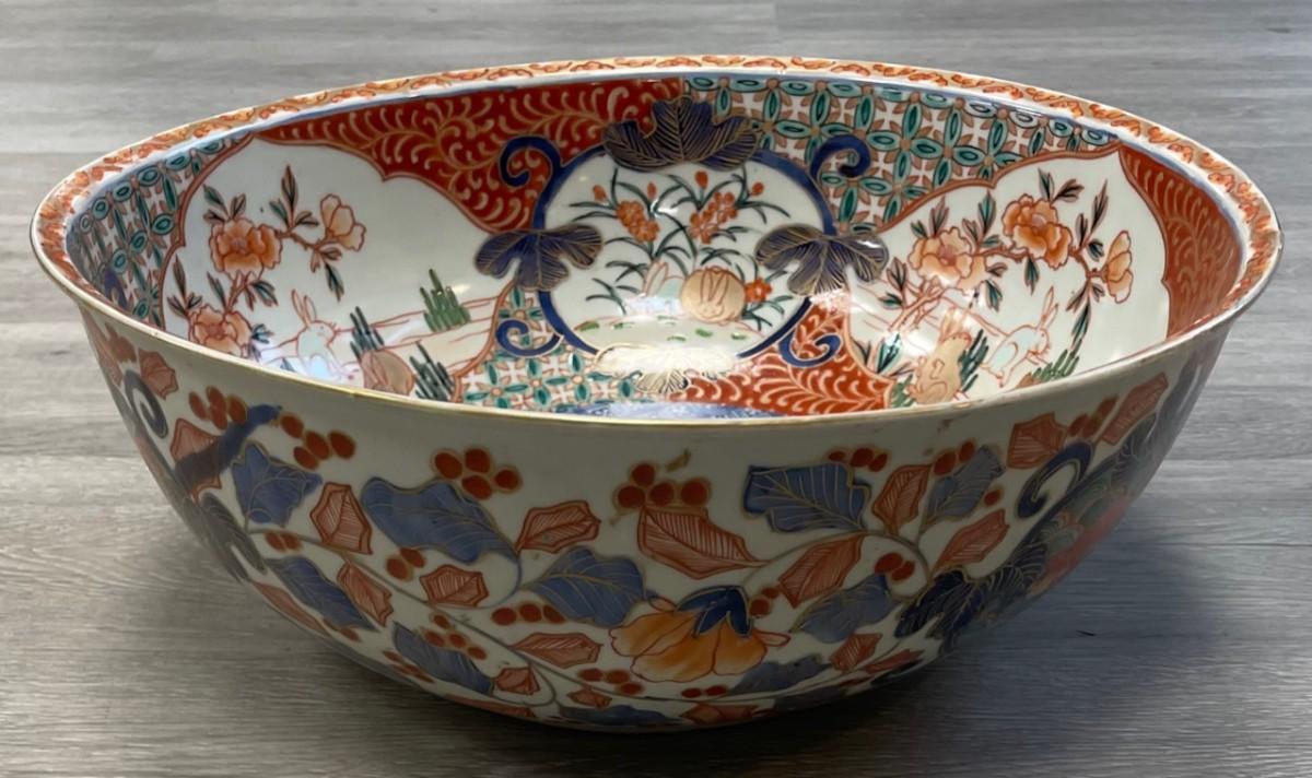 Large Antique Chinese/ Japanese Amari Bowm | EstateSales.org