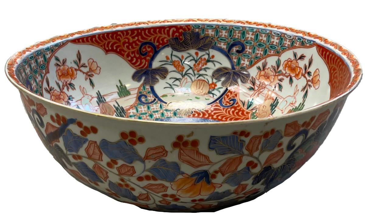 Large Antique Chinese/ Japanese Amari Bowm | EstateSales.org