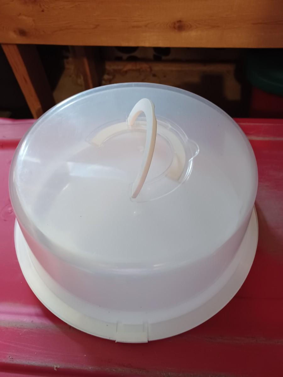 Cake cover | EstateSales.org