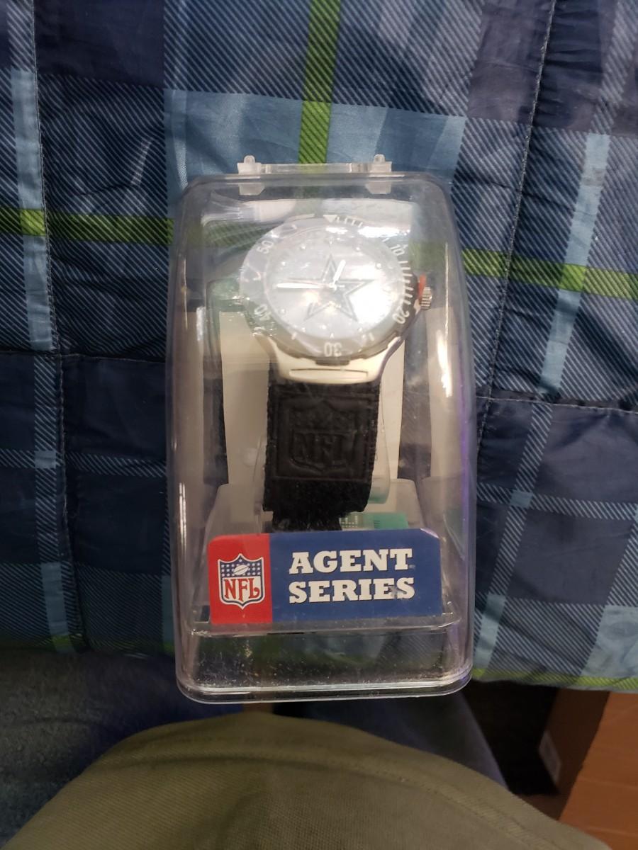 Dallas Cowboys watch in box | EstateSales.org