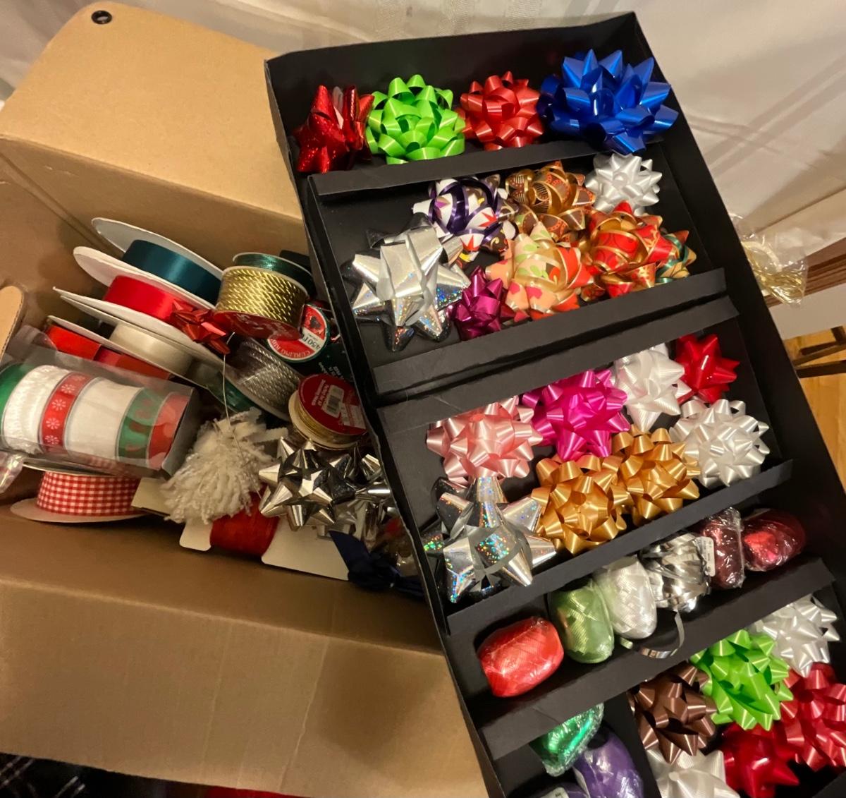 Gift wrapping items | EstateSales.org