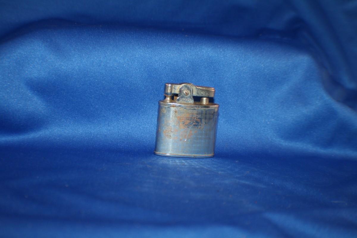 Gibson Lighter | EstateSales.org