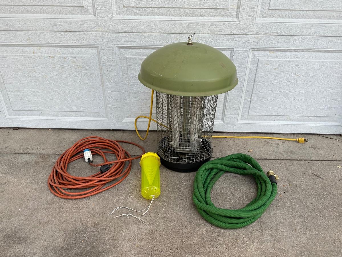 LARGE BUG ZAPPER, EXTENSION CORD, GARDEN HOSE AND BEE TRAP ... LARGE BUG ZAPPER, EXTENSION CORD, GARDEN HOSE AND BEE TRAP ...