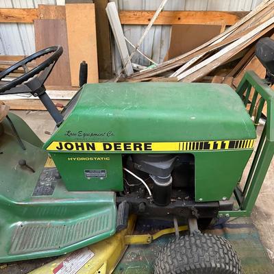 JOHN DEERE 111 HYDROSTATIC LAWN TRACTOR | EstateSales.org