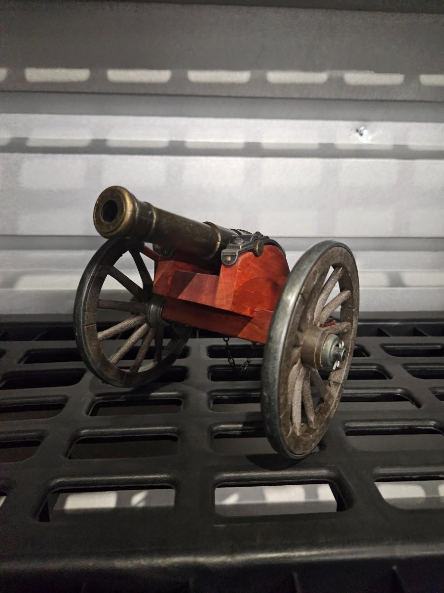 Mini Model Cannon | EstateSales.org