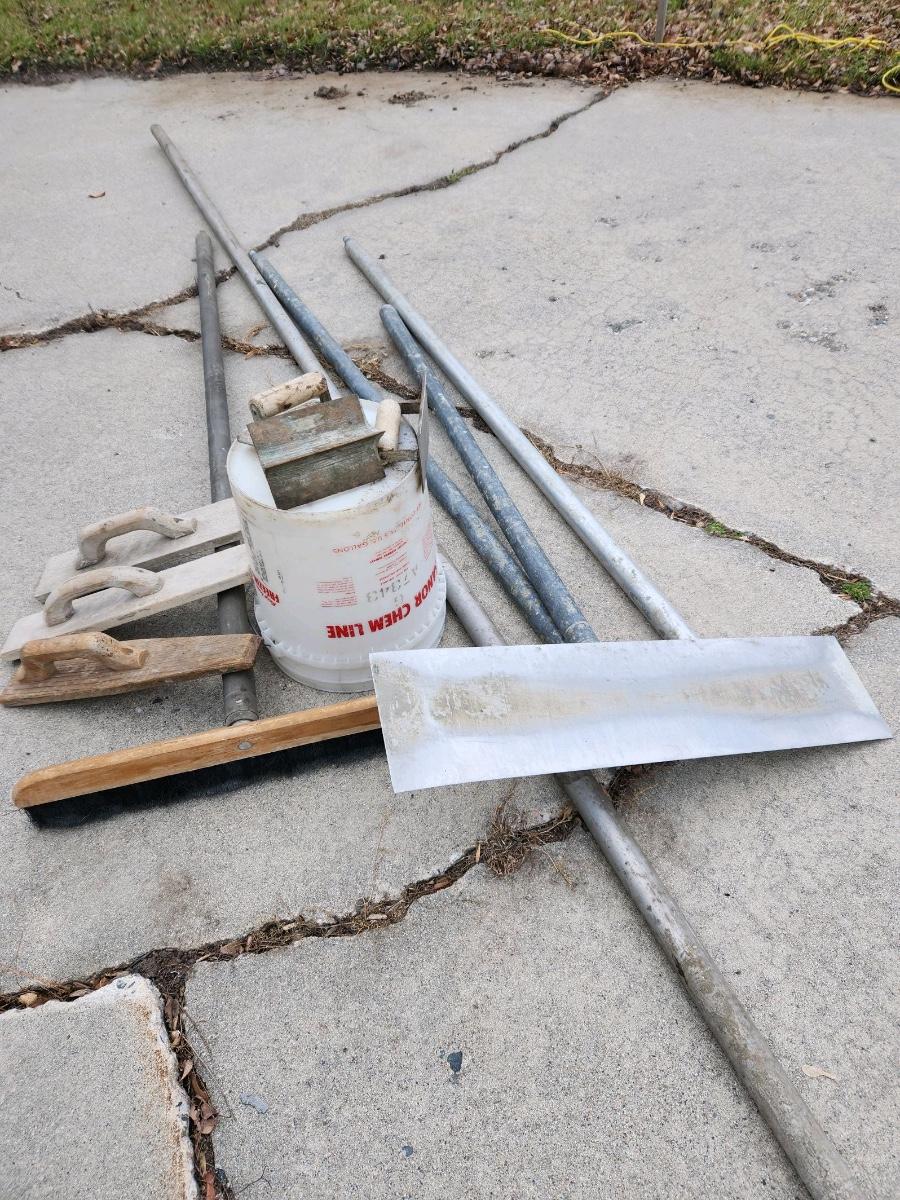 Concrete laying tools | EstateSales.org