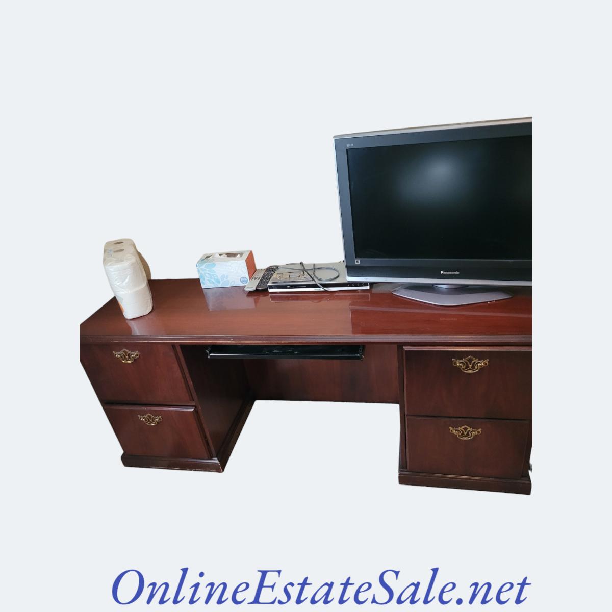 Red Desk | EstateSales.org