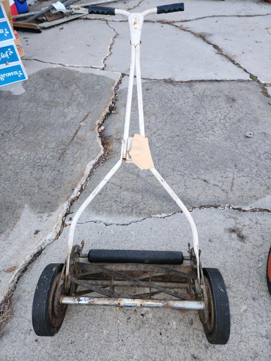 Vintage lawn cutter | EstateSales.org