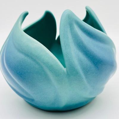 VAN BRIGGLE ~ Vintage Tulip Vase | EstateSales.org