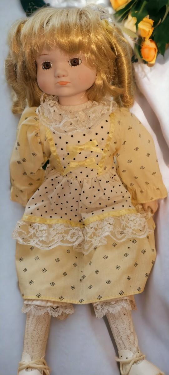 Doll dressed in yellow | EstateSales.org