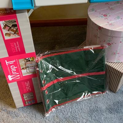 LOT:58G: Snapware Portable Gift Wrap and Crafting Table with Storage ...