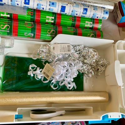 LOT:58G: Snapware Portable Gift Wrap and Crafting Table with Storage ...