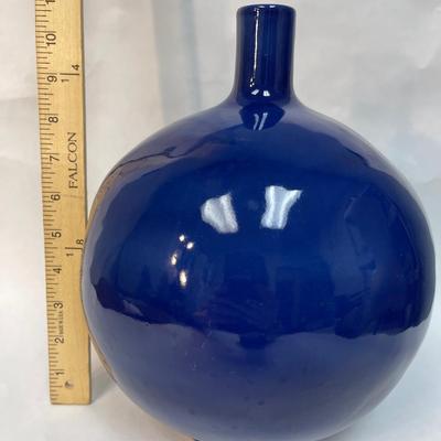 Cobalt Blue Pottery Vase | EstateSales.org