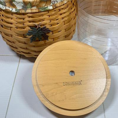 LOT 264R: Longaberger Baskets w/Wooden Lids | EstateSales.org