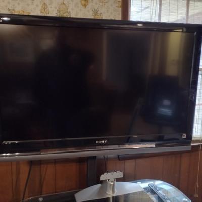 Sony Bravia 47" Flat Screen TV with Contemporary Design Stand and Mount ...