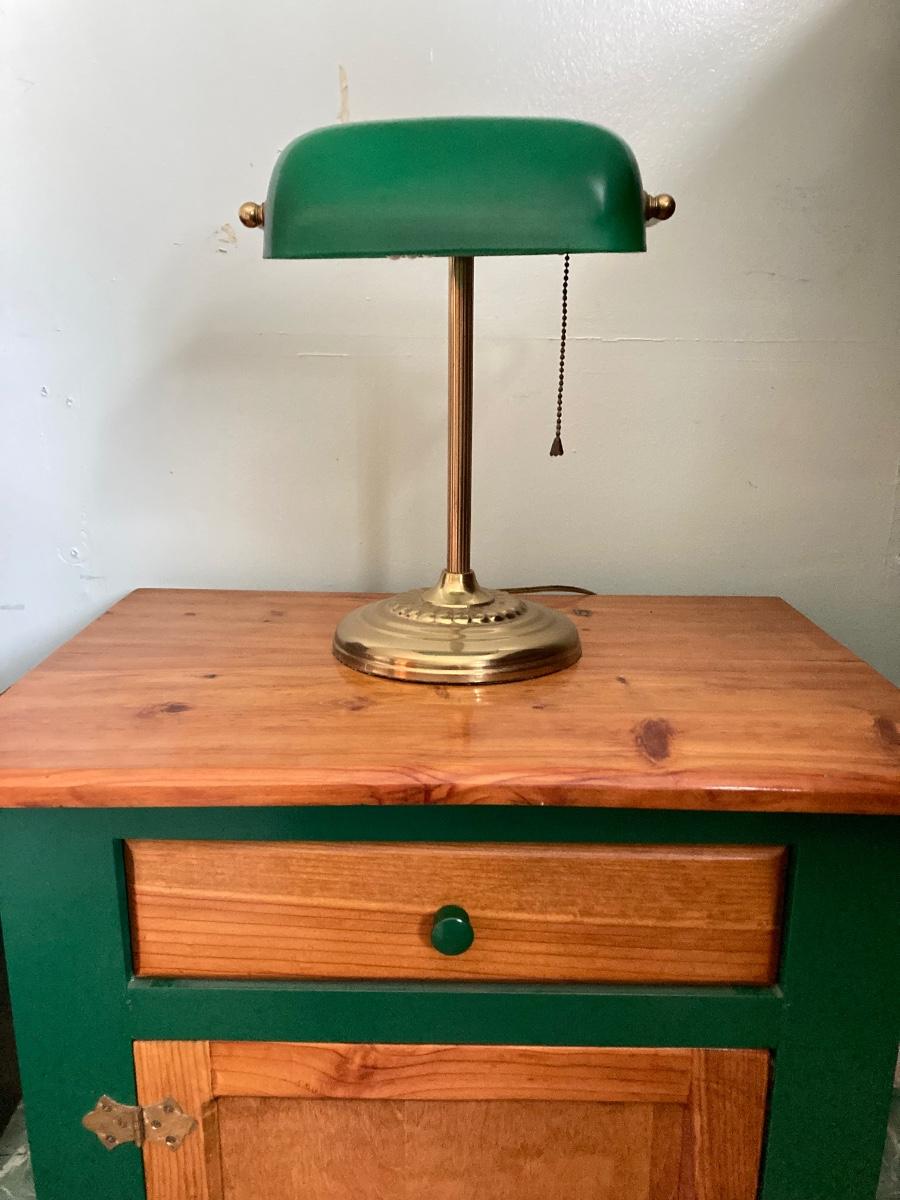 LOT 77U: Wooden End Table with Green Banker's Lamp | EstateSales.org