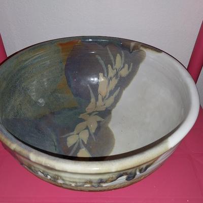SIGNED POTTERY BOWL | EstateSales.org
