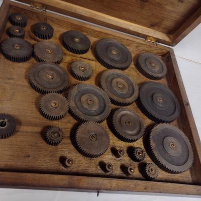 Vintage Salesman Sample Gear Display in Wooden Box | EstateSales.org