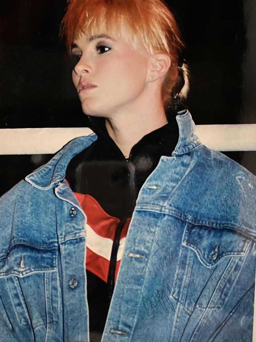 Janet Jones signed photo | EstateSales.org