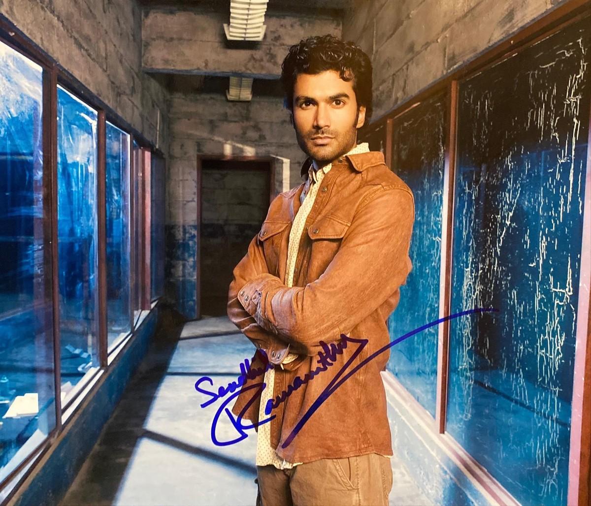 Sendhil Ramamurthy signed photo | EstateSales.org